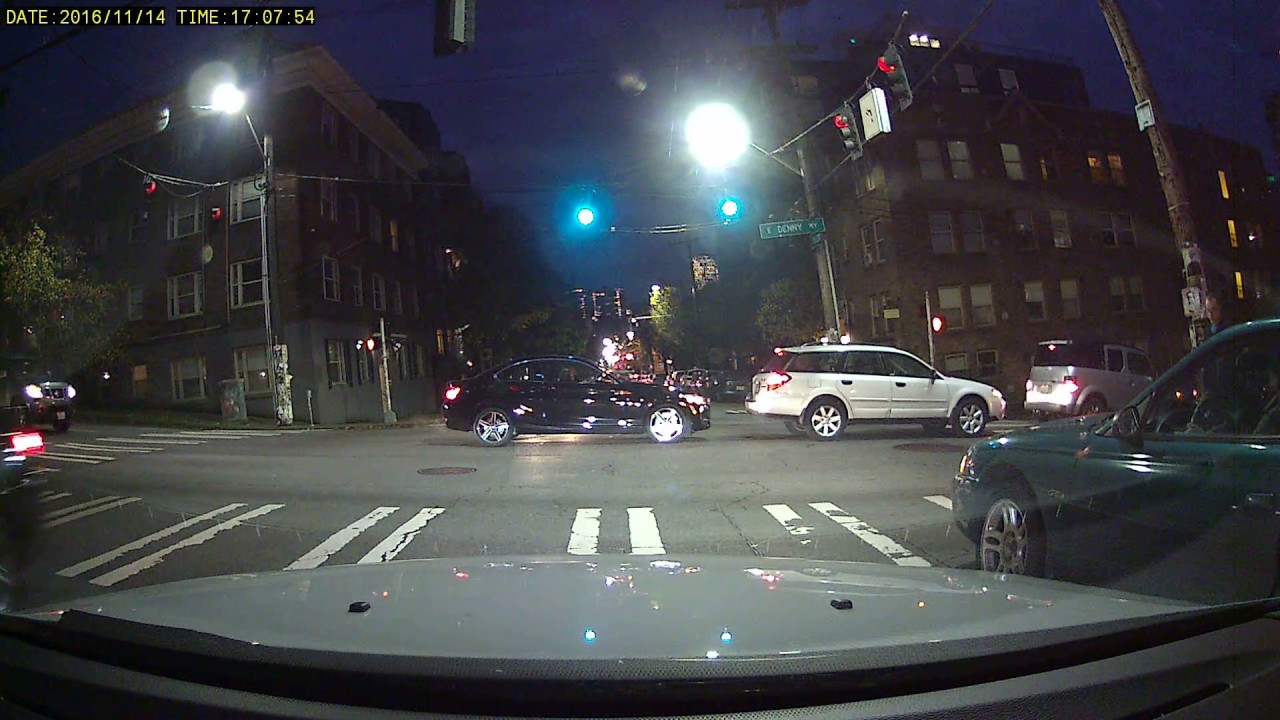 Driver blocking intersection for entire light cycle - YouTube