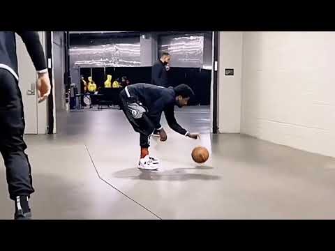 Kyrie Irving dribbling ball with each finger for pregame warm up 歐文在後場手指運球暖身