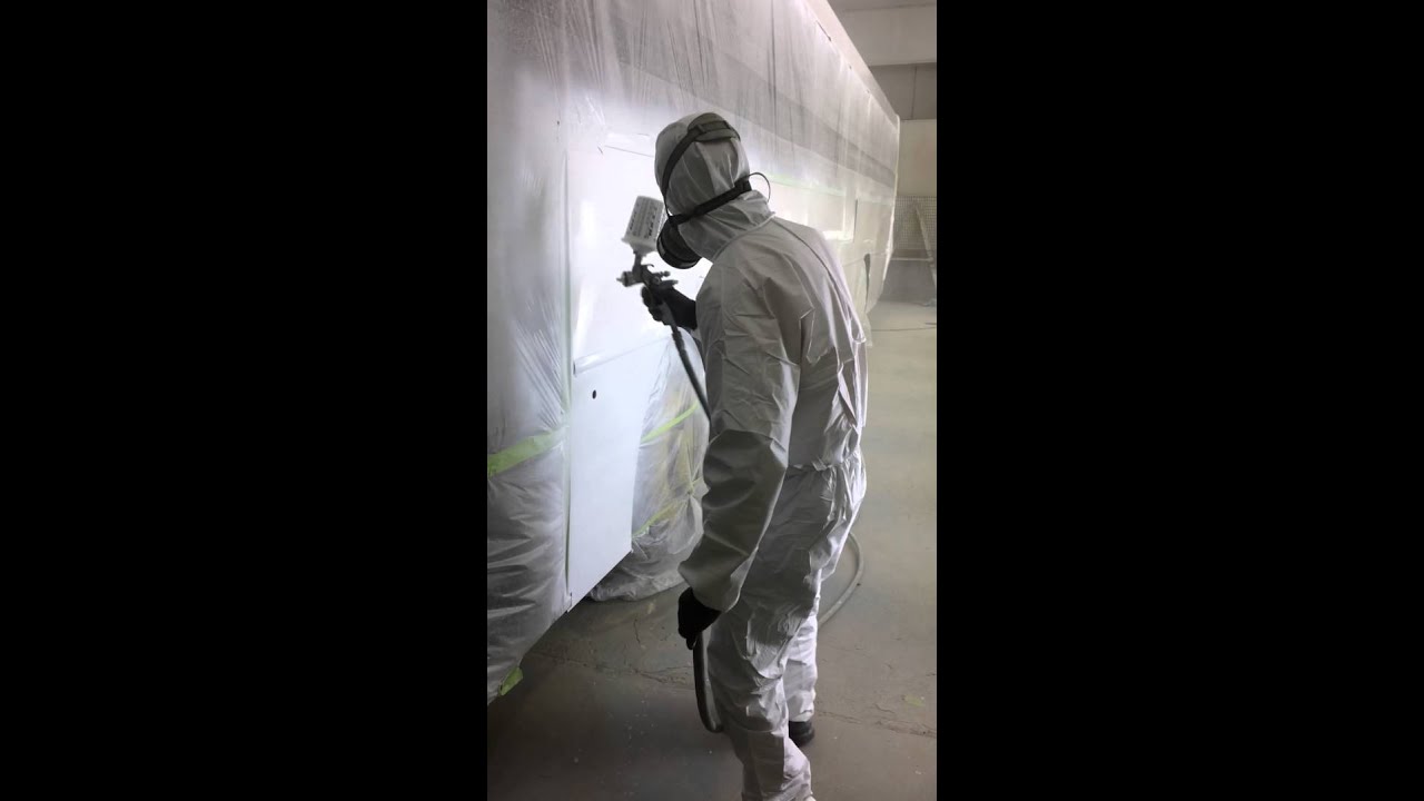 Spray painting a bus - YouTube