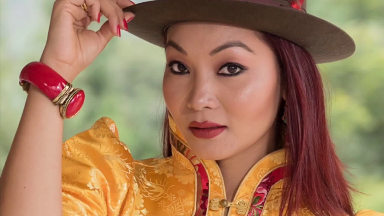 Photo session behind the scenes with TENZIN DONSEL - YouTube