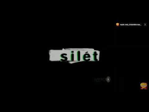 wanita duduk di sofa pakai rok span ketat warna merah