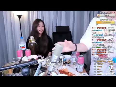 Asian Girls Farting On Live Stream 🤣💨❤️