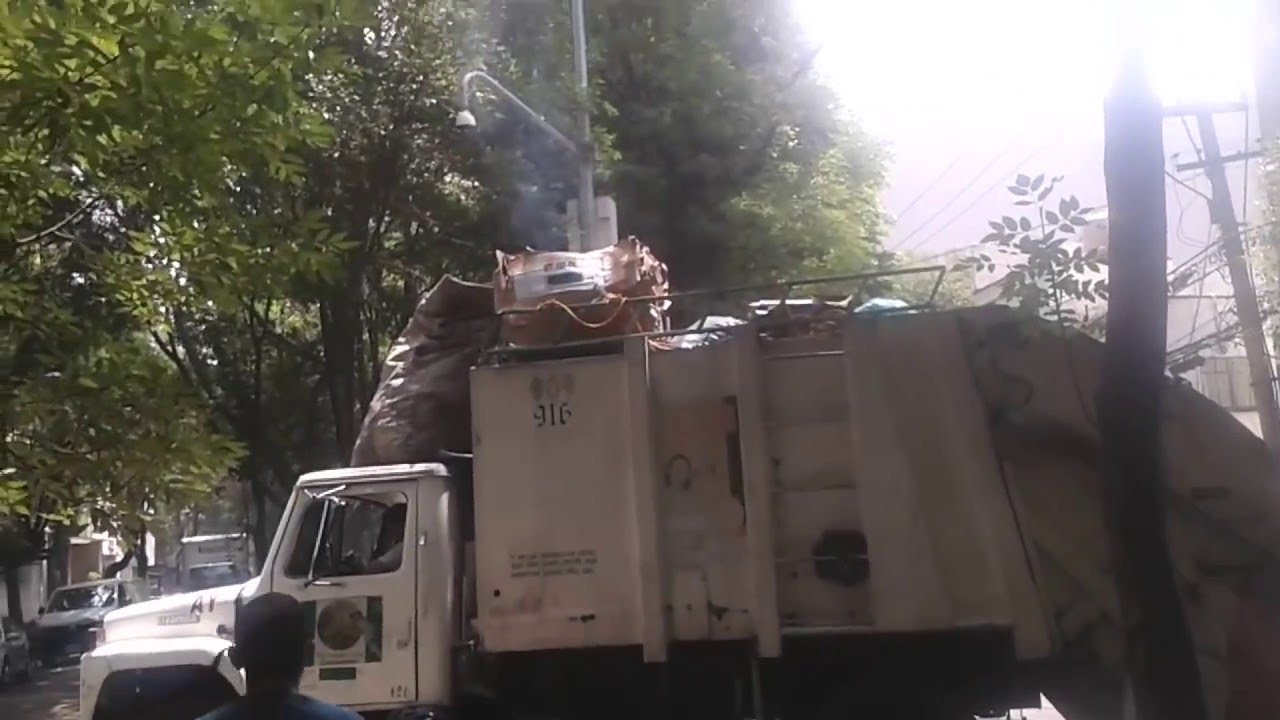 Ante la contigencia ambiental así contaminan los camiones de basura en ...