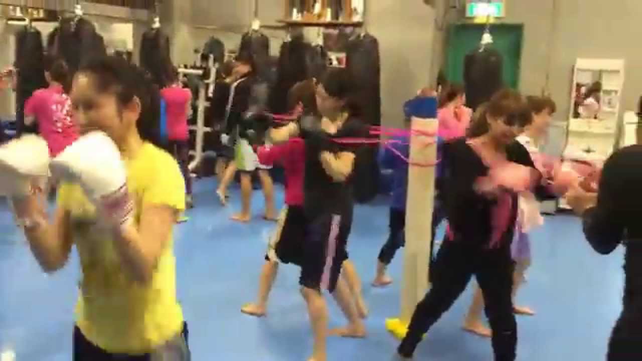 Tokyo Girls Kickboxing Training (2) - YouTube