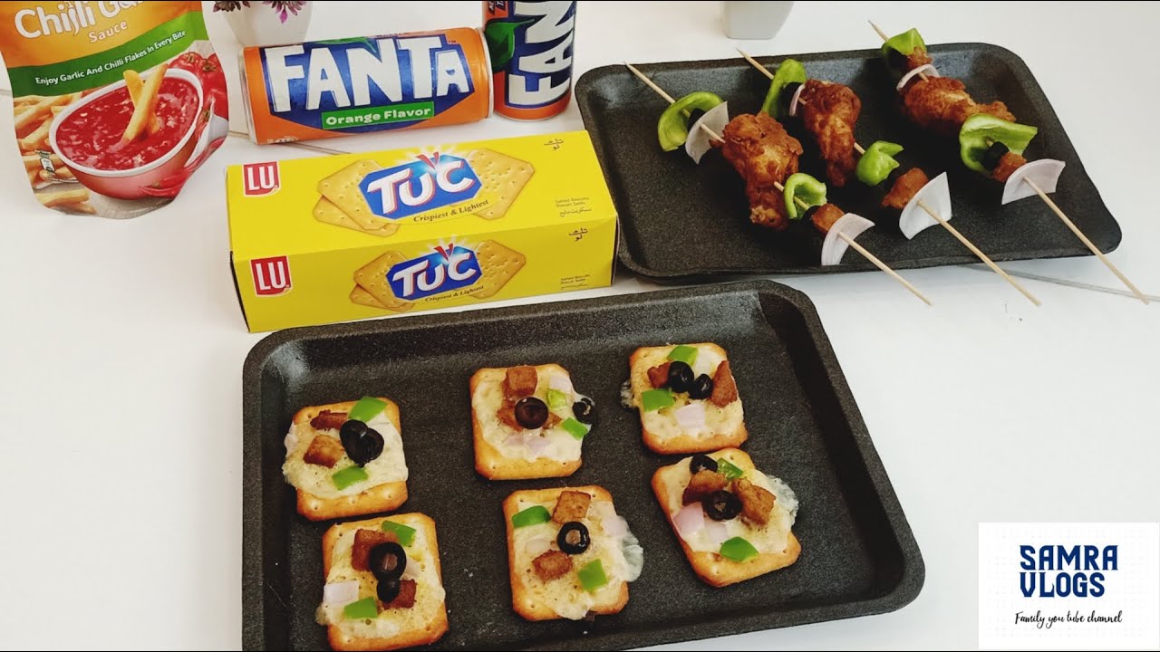 TUC Biscuits Pizza | Canapes Pizza Bites | Mini Pizza in Microwave ...