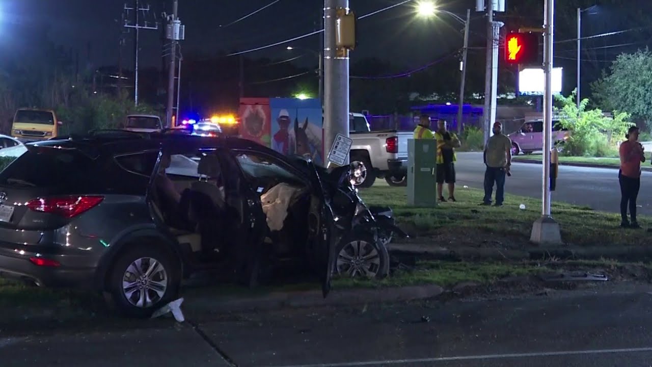Driver, passenger dead in 2-vehicle crash at U-Turn intersection in SW ...