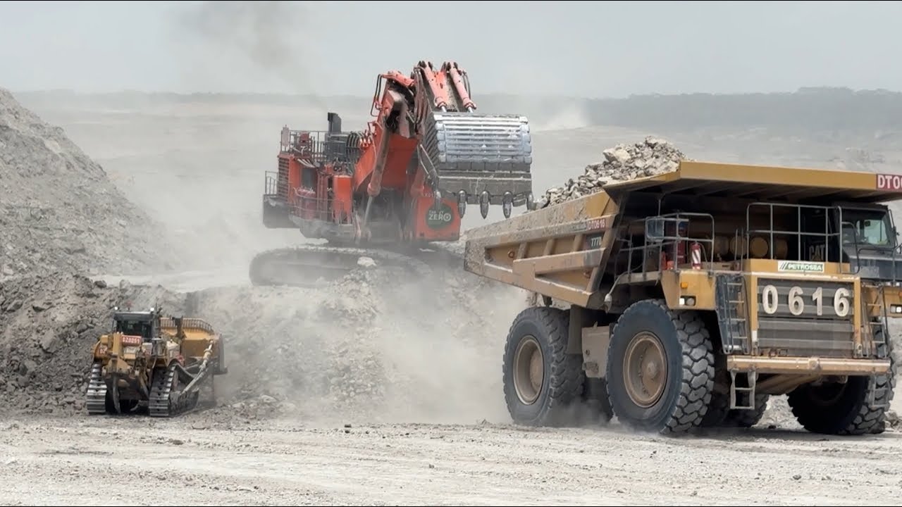 Hitachi Ex 2600 Loading Oht caterpillar Truck - YouTube