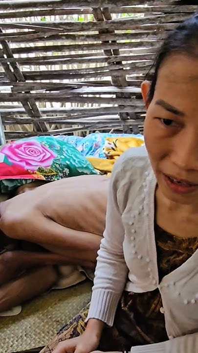 Con gái giành cả thanh xuân nuôi cha mẹ già. - YouTube