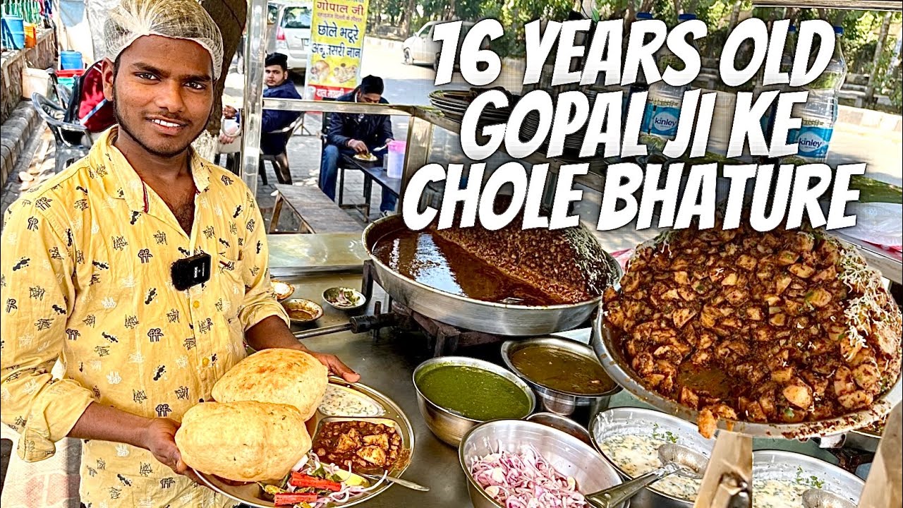 20 CHOLE BHATURE & NAAN CHOLE in Ludhiana | Street Food India - YouTube