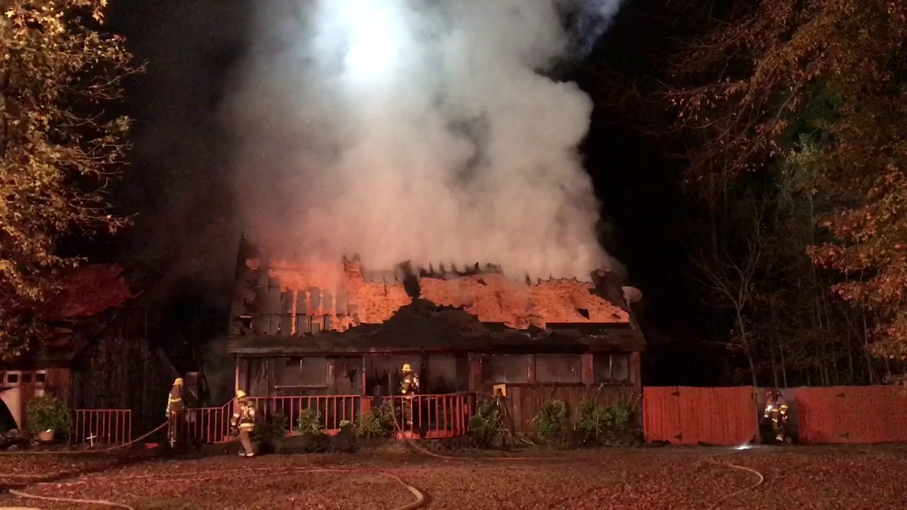 RFD battles early morning blaze on Kovel Court - YouTube