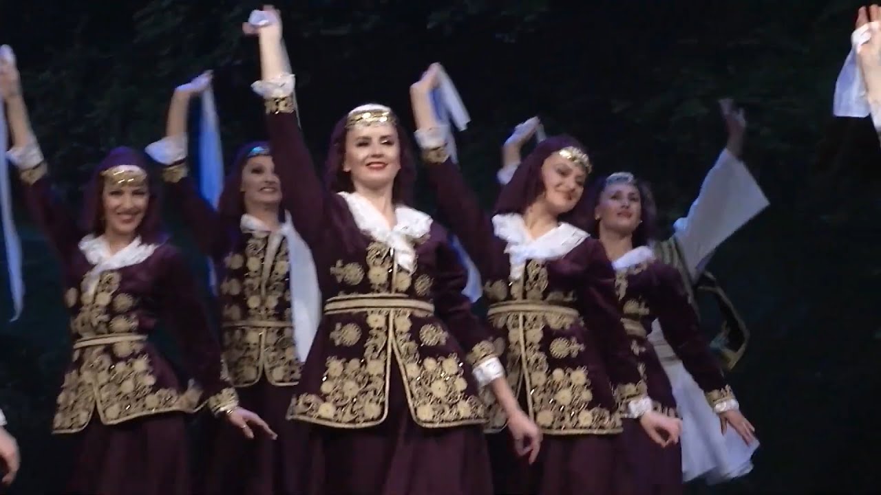 Albanian folk dance - YouTube