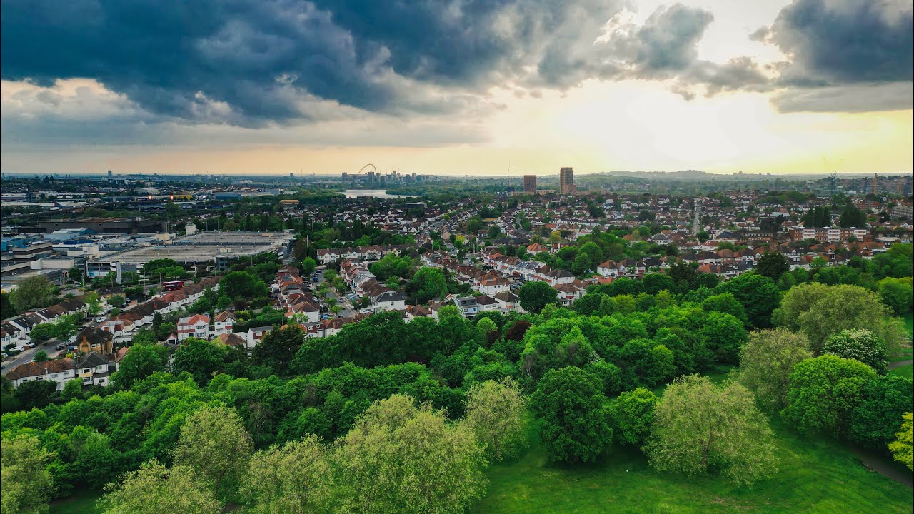 DJI mini 3 pro📍London 📍A Breathtaking Journey through Hendon Park ...