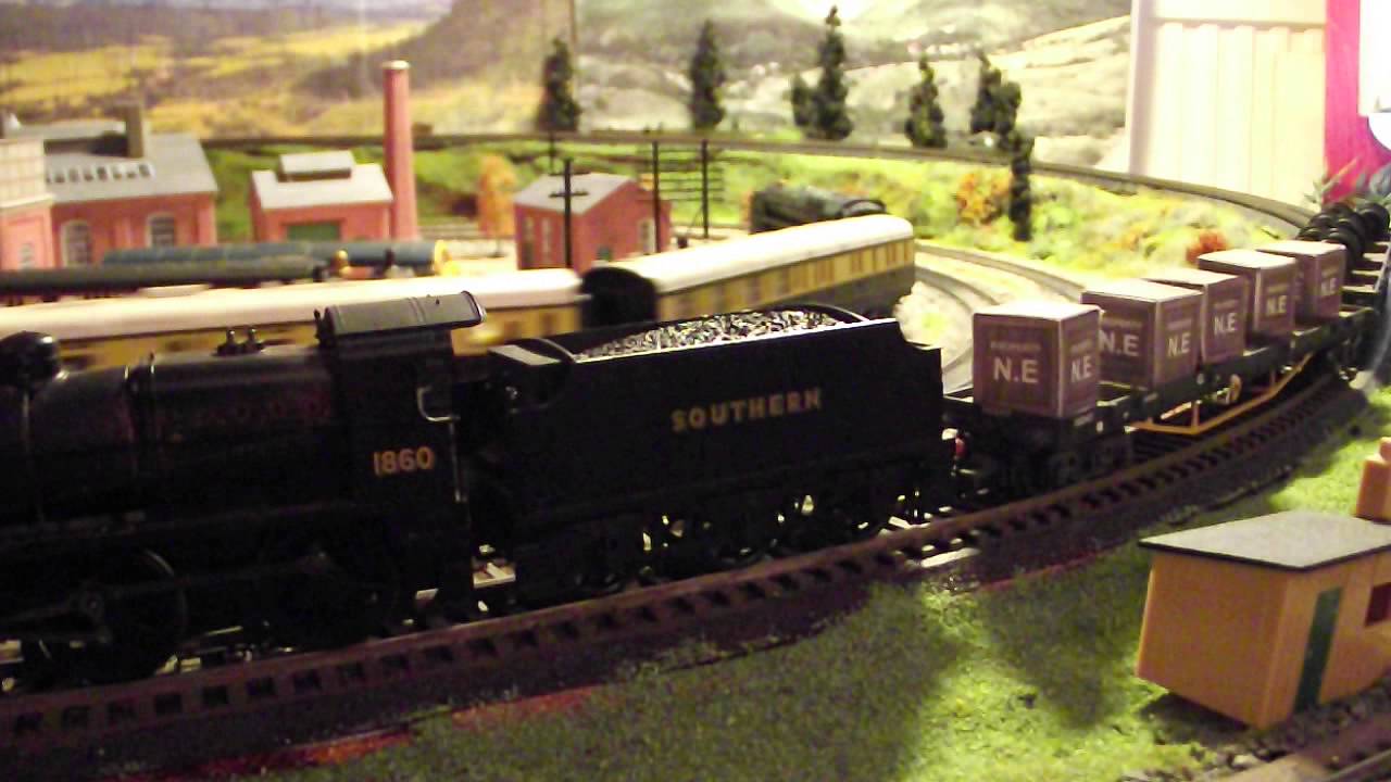 hornby/bachmann model trains running - YouTube