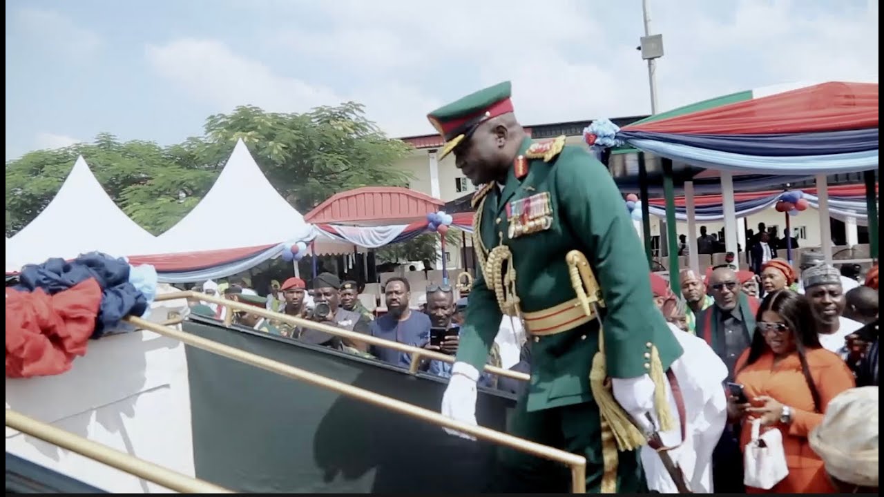 Watch The Pulling Out Parade For Former Chief of Army Staff Christopher ...