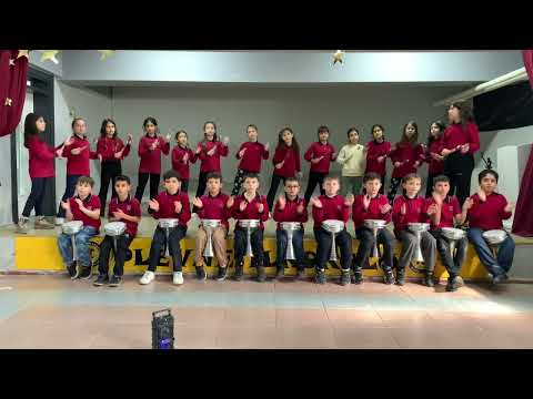 Ay yıldızlı bayrağım 23 Nisan gösterisi