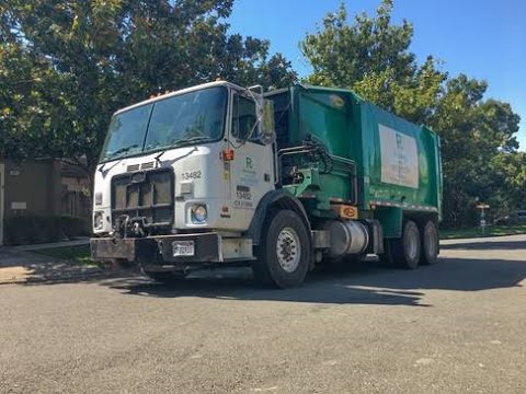 Ex- North Bay Autocar WX64 Labrie Automizer - YouTube