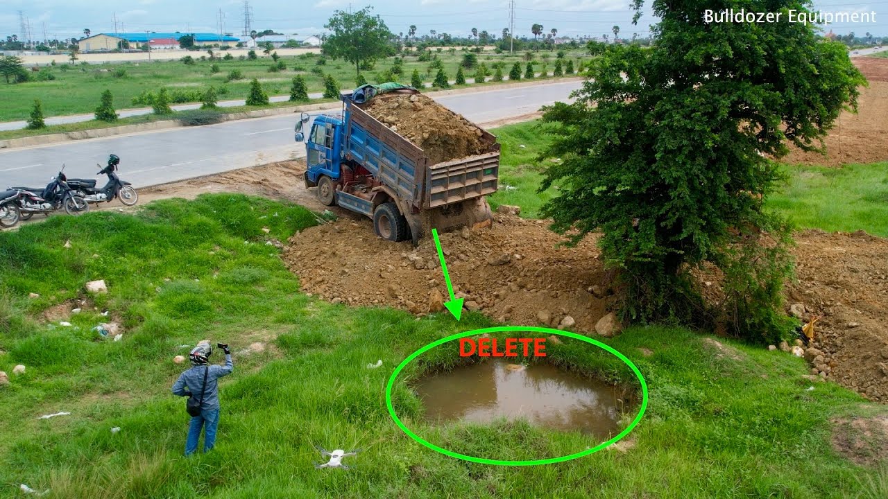 New Project !!! Dozer KOMAT'SU & Dump Truck 5t Clearing the will push ...