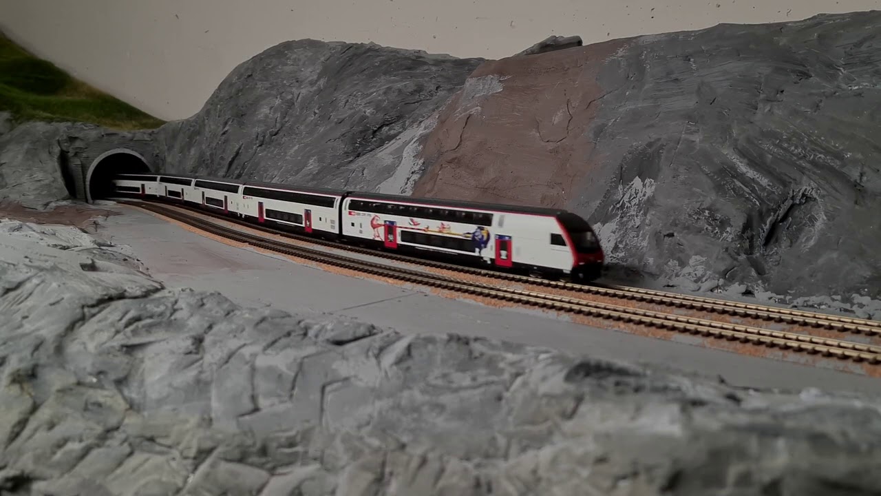 IC 2000 im neuen IC 2020 Refit Design von Roco in H0 - Trainaction pure ...