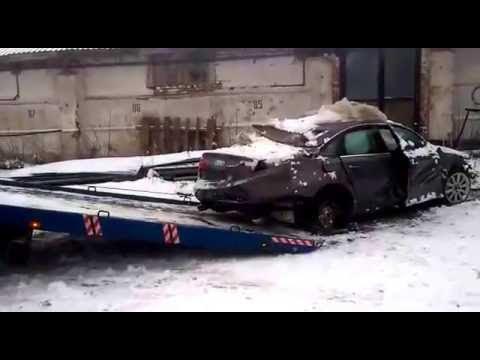 Погрузка автомобиля Ауди А6 без задних колёс на эвакуатор. Подкатные ...