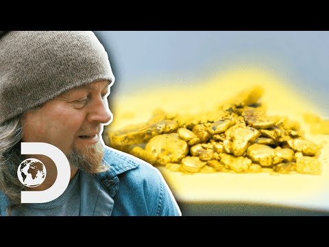 Kayla’s Crew Not Happy With Finding Just $1000 Worth Of Gold | Gold Rush: White Water