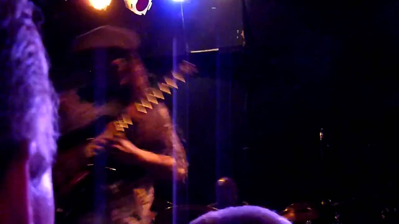 Victor Wooten and Regi Wooten Trading Solos (Ridiculous!) - YouTube