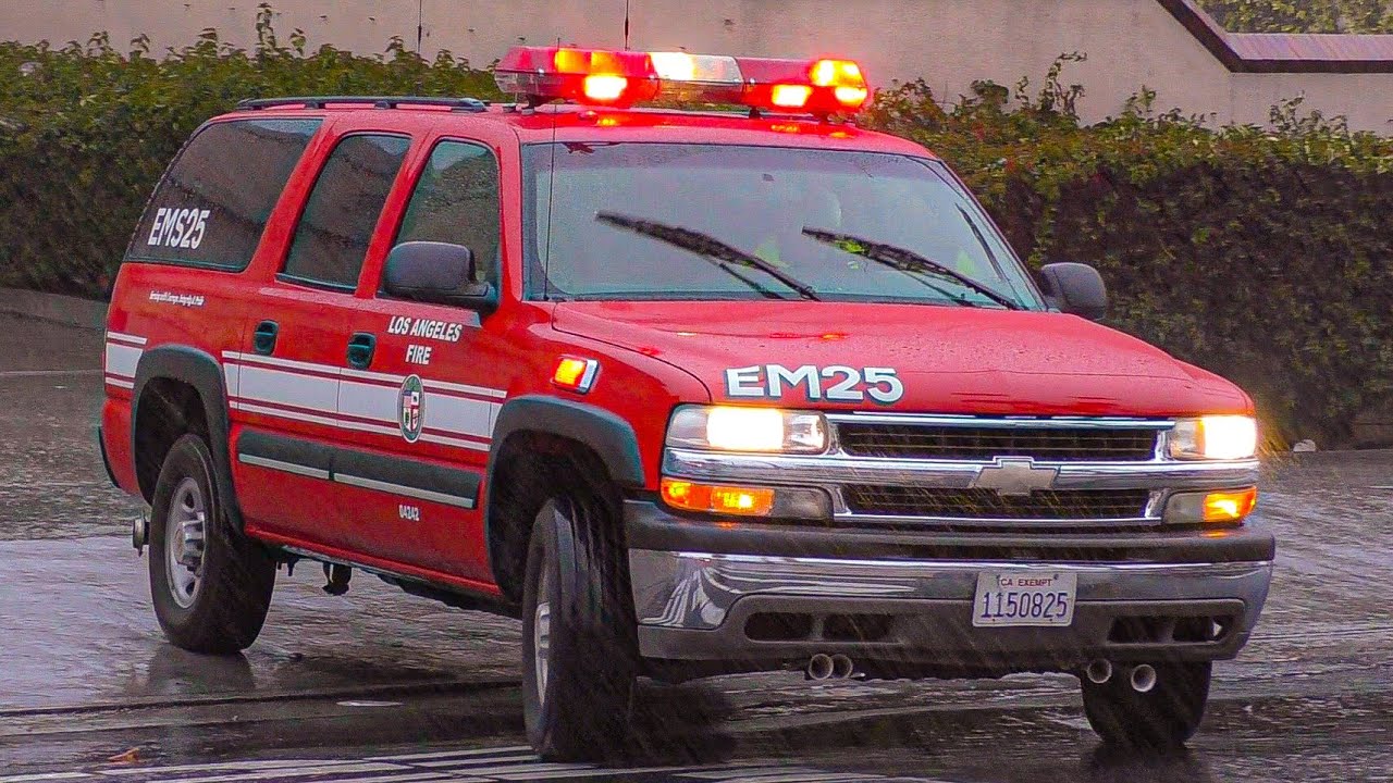 LAFD EMS 11 (EMS 25) Responding - YouTube