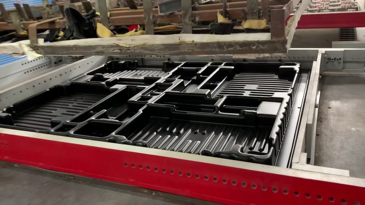 Tool Box Turnover Tray Thermoforming Machine - YouTube