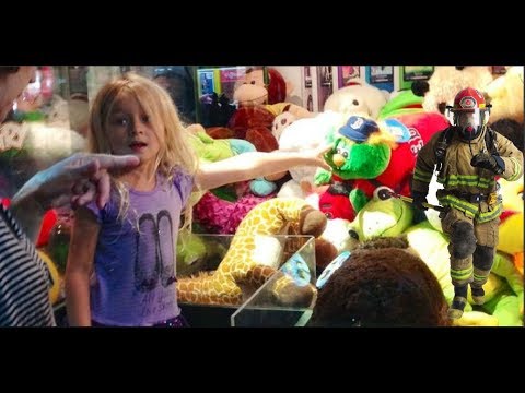 Girl Gets Stuck Inside Claw Machine And Steals All The Balls - YouTube