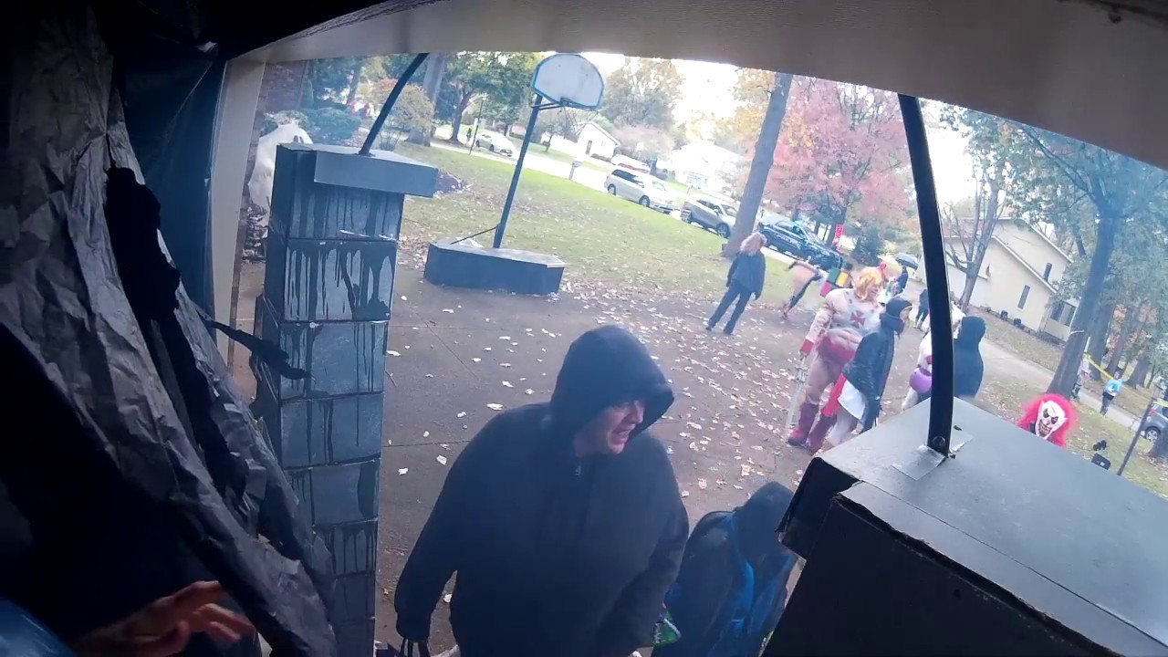 DIY Haunted Garage! Halloween ON THE CHEAP! - YouTube