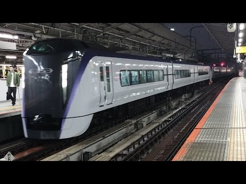 E353系 S204編成 S112編成 臨時特急富士回遊78号・あずさ78号新宿行が新宿駅11番線に入線するシーン - YouTube