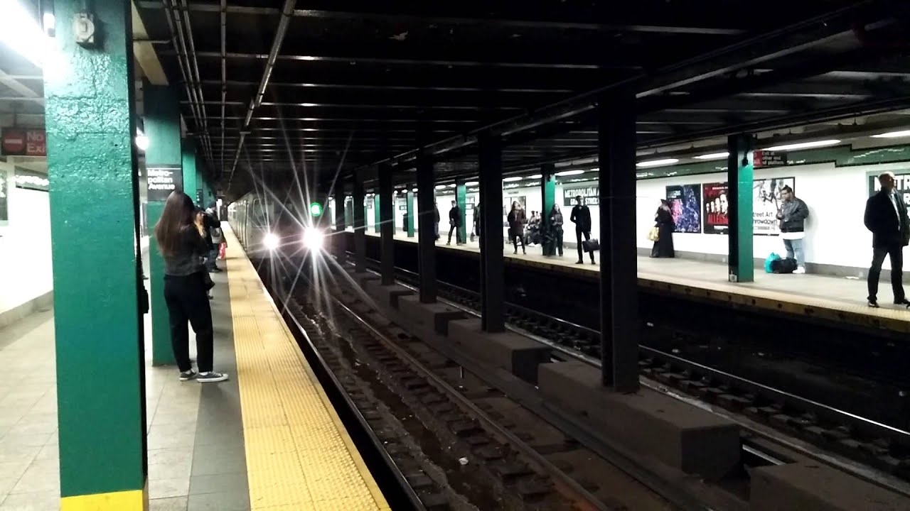 MTA Subways - Westinghouse R68 #2888 on the (G) arriving into ...