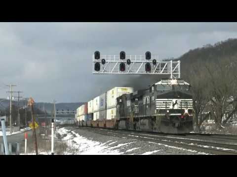 A Few Trains on The Fort Wayne Line - YouTube