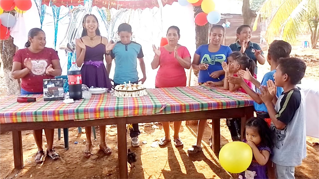 Finalmente llegamos al momento de partir el pastel 🎂 todo estuvo muy ...