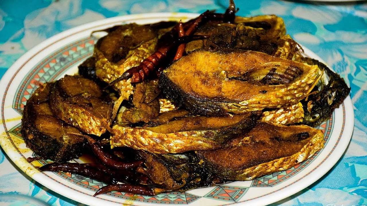 Padma River, Padma River Hilsha Fish Fry, Padder Vaja Elisha - YouTube