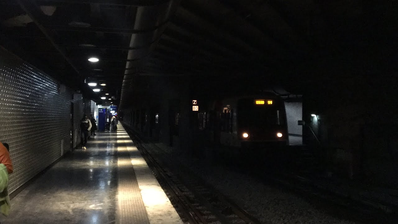 [Paris] RER-B MI84 IDF en gare de Châtelet-Les-Halles - YouTube