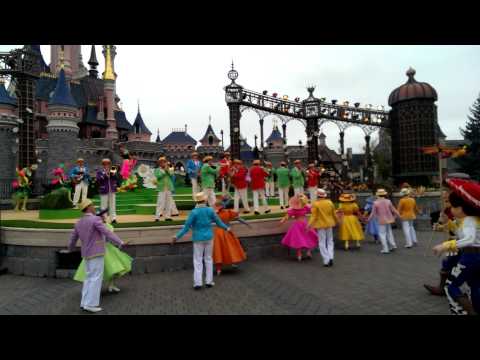 Disney's Spring Promenade - arrival - Disneyland