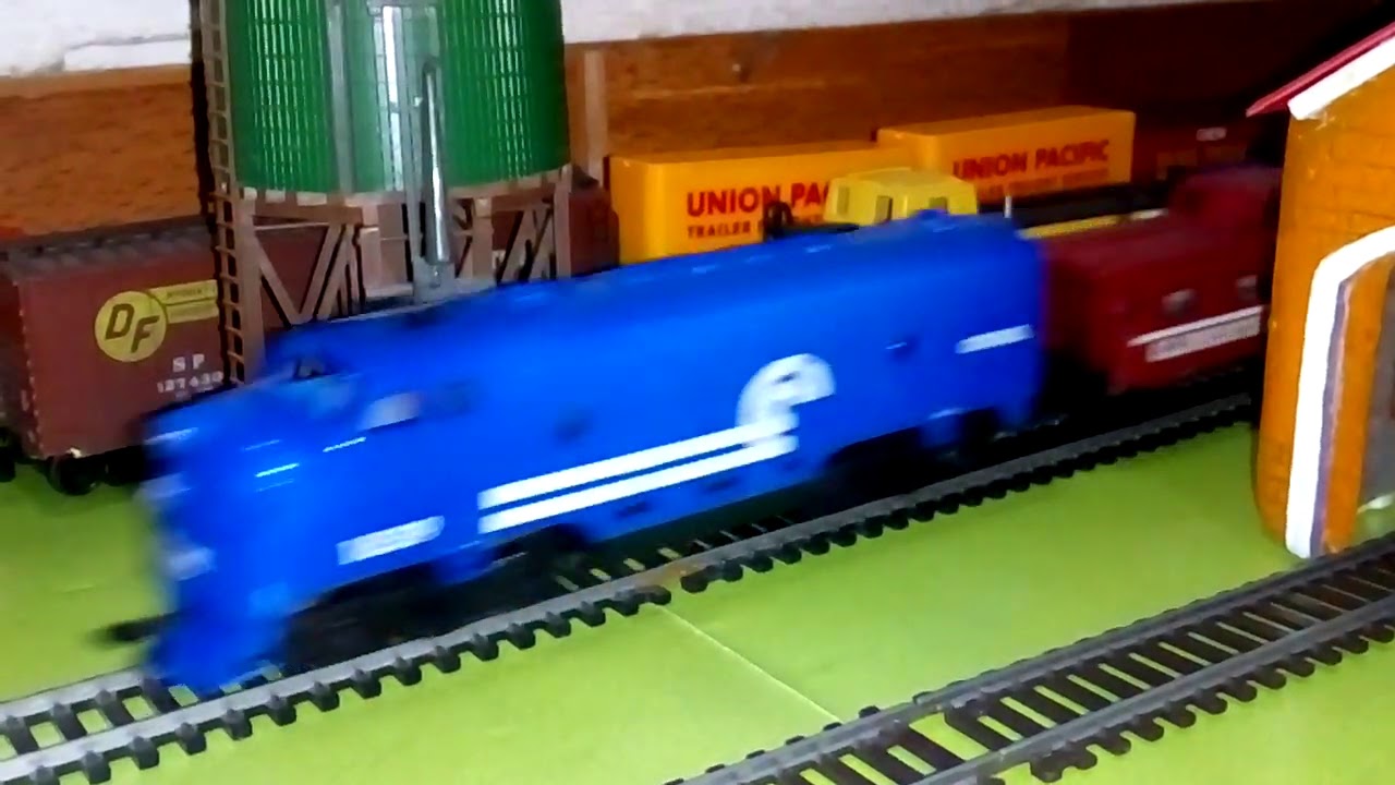 Life Like F7 1639 ho scale, Locomotive Conrail - YouTube