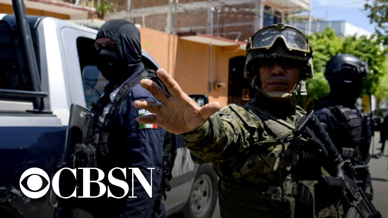 Mexican military takes over Acapulco police force - YouTube