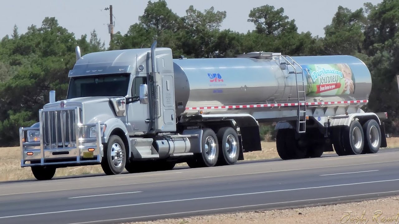 Truck Spotting - Big rigs at Farwell, Texas at the New Mexico border ...