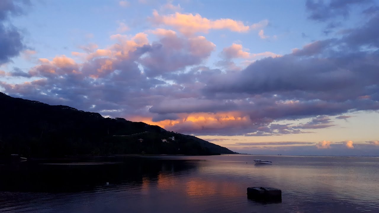 Relaxing music in French Polynesia - YouTube