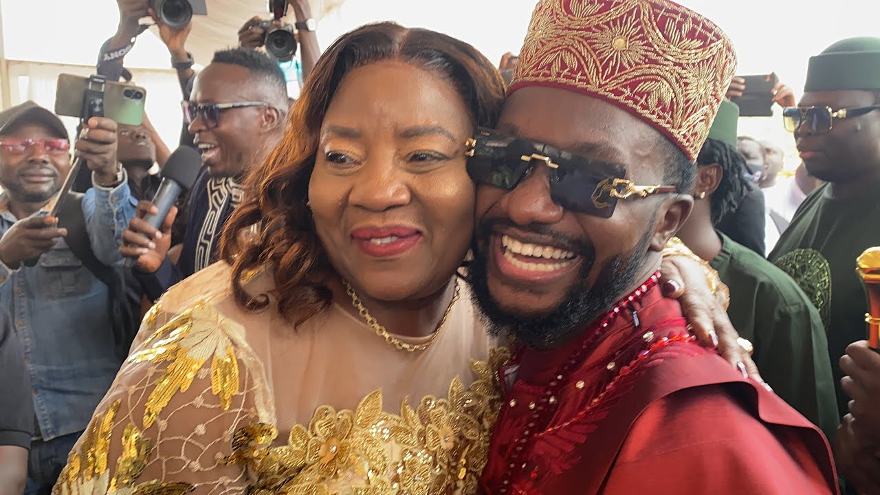 Kasolo Stephen Amazing Dance With Mama Ida Odinga At Bolo Mueni ...