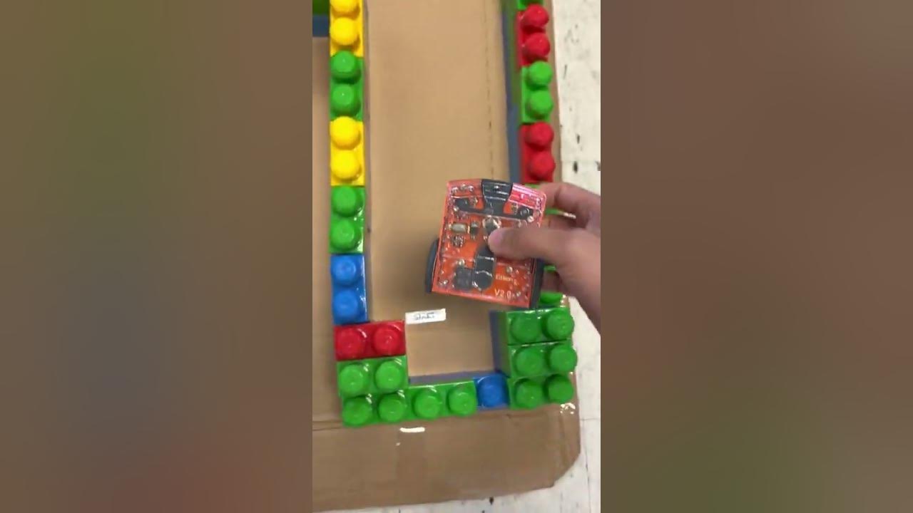 Edison robot solves a maze by following a predefined trajectory - YouTube