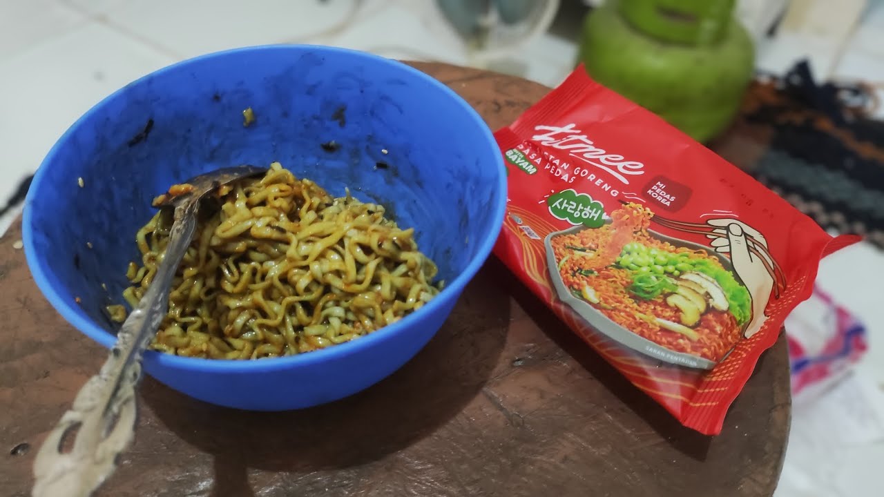 Nyobain Makan Fitmee Mi Pedas Korea - Mi Instan Goreng Rasa Pedas With ...