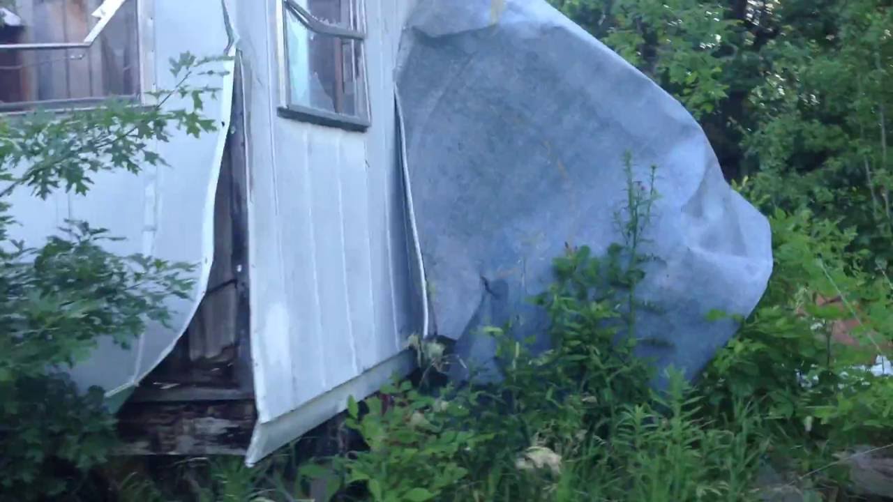 Abandoned Mobile Home In Total Ruins - YouTube