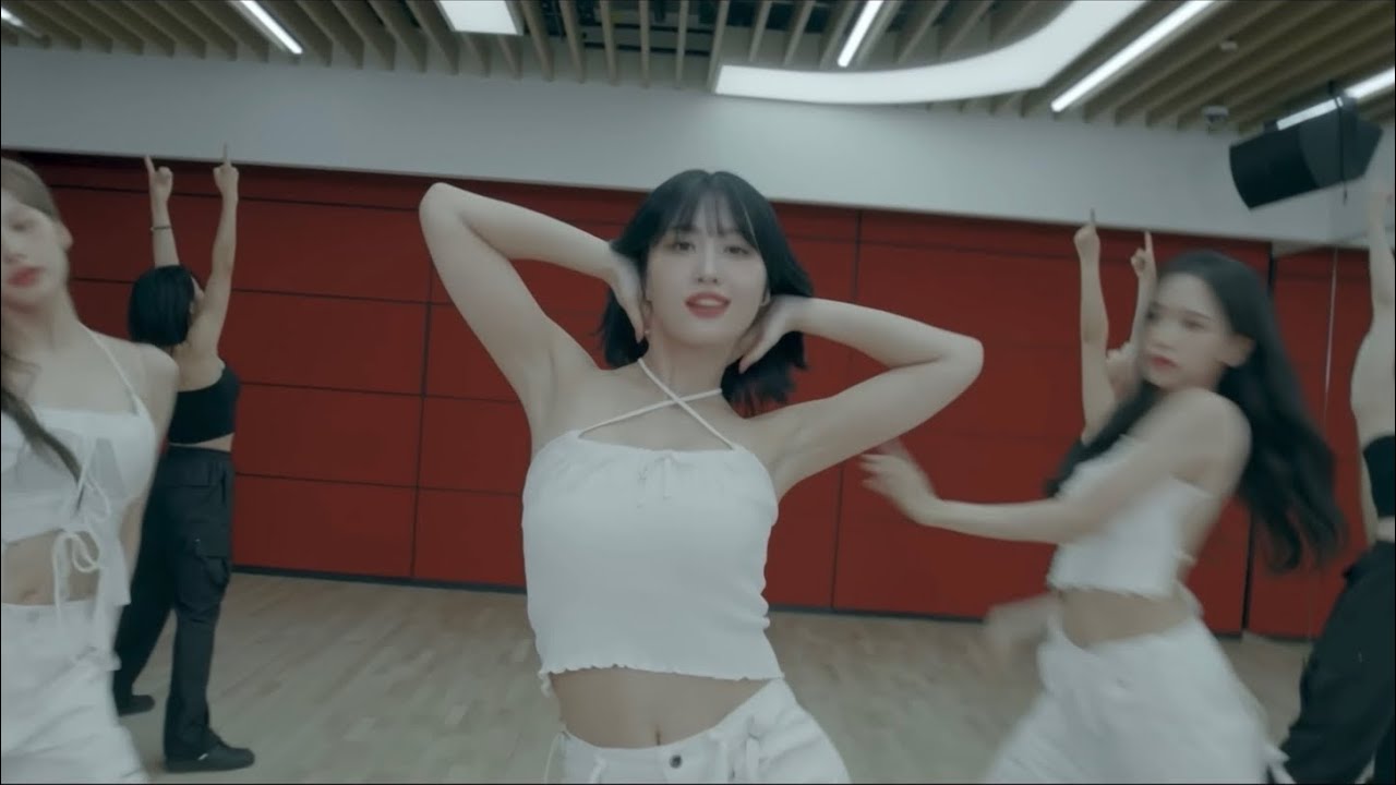 MISAMO Do not touch Choreography Video(Moving Ver.) | MOMO focus - YouTube