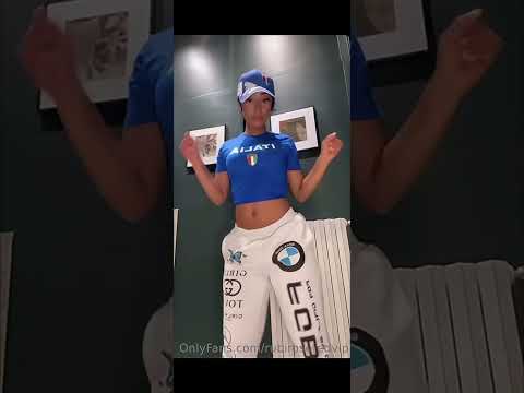 Rubirose twerk on bathroom