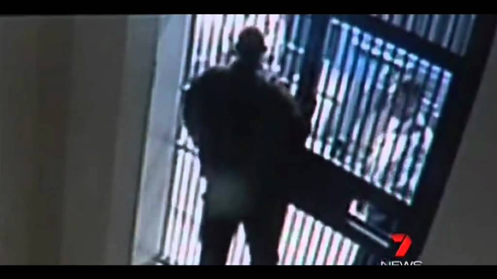 DISTURBING VIDEO SHOWS PRISON OFFICER BASHING INMATE - YouTube
