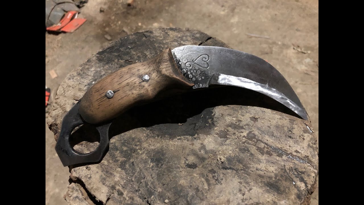 Forging a karambit - YouTube