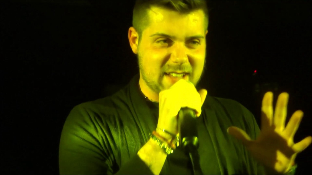 ANDREA RIGHI: "MENTRE TUTTO SCORRE" @EXECUTIVEG MILANO - YouTube