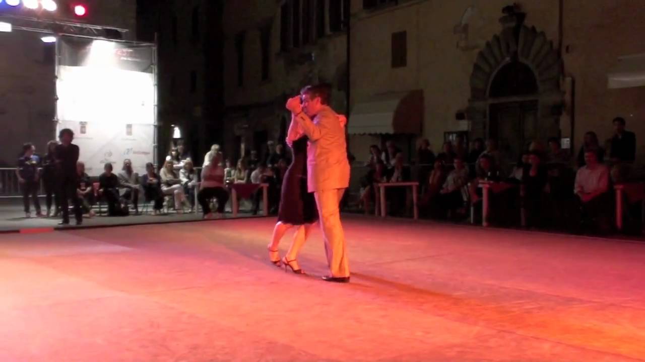 Osvaldo Roldan y Anna Maria Ferrara Todi Tango Festival 2010 - YouTube